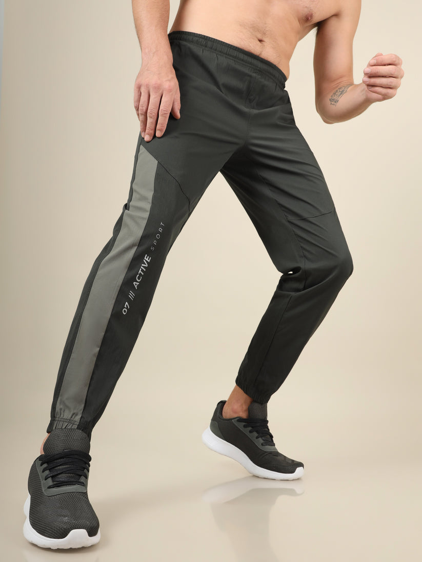 Men Solid Slim Fit Sports Joggers with TECHNOLITE