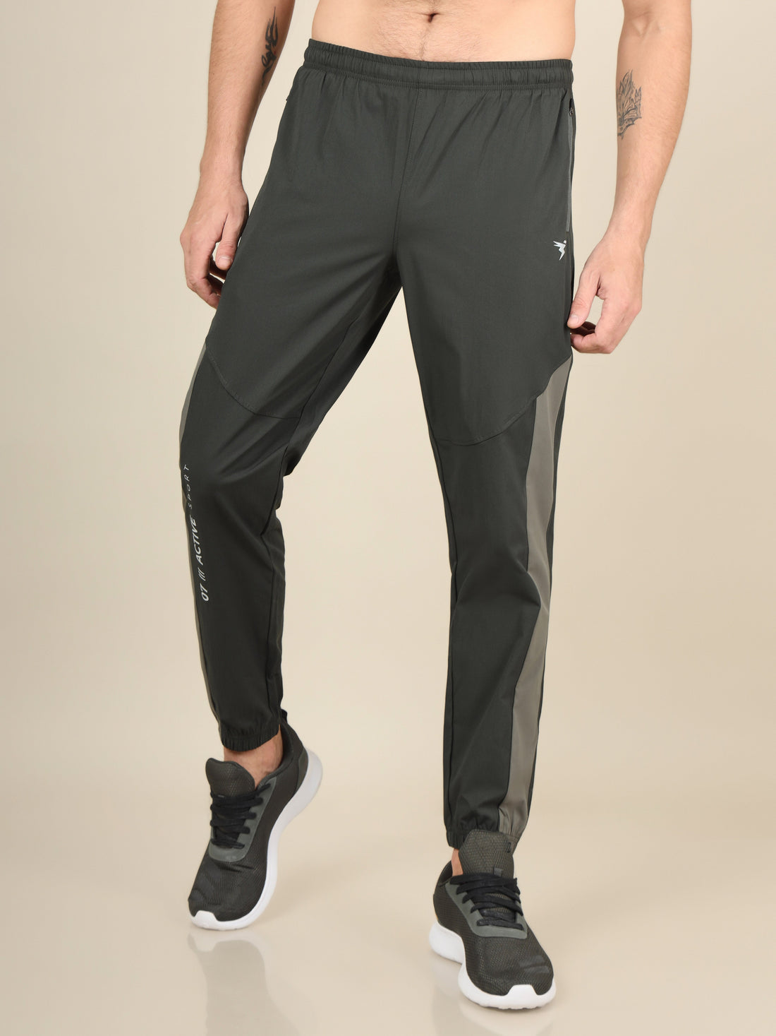Men Solid Slim Fit Sports Joggers with TECHNOLITE