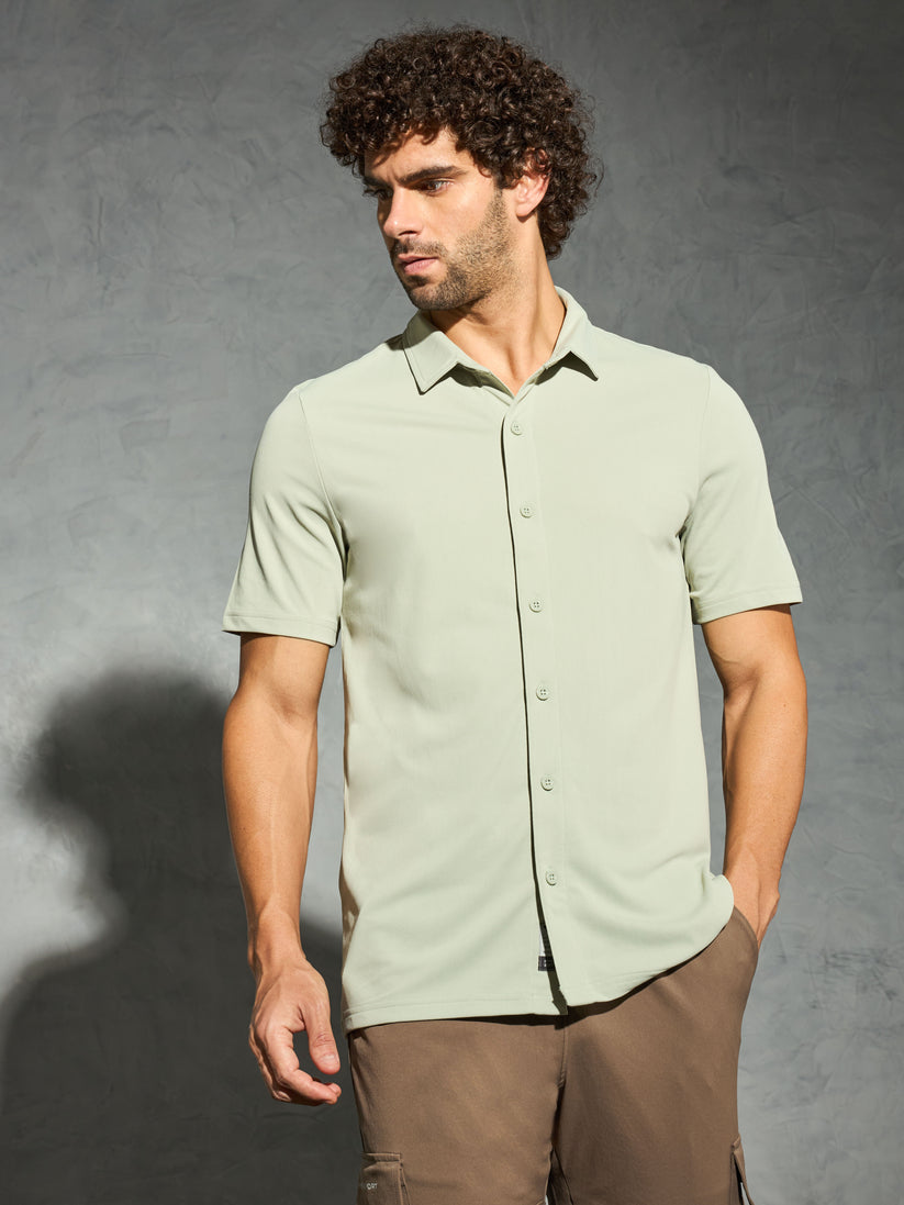 Men Regular Fit Spread Collar Shirt with Techno Cool+