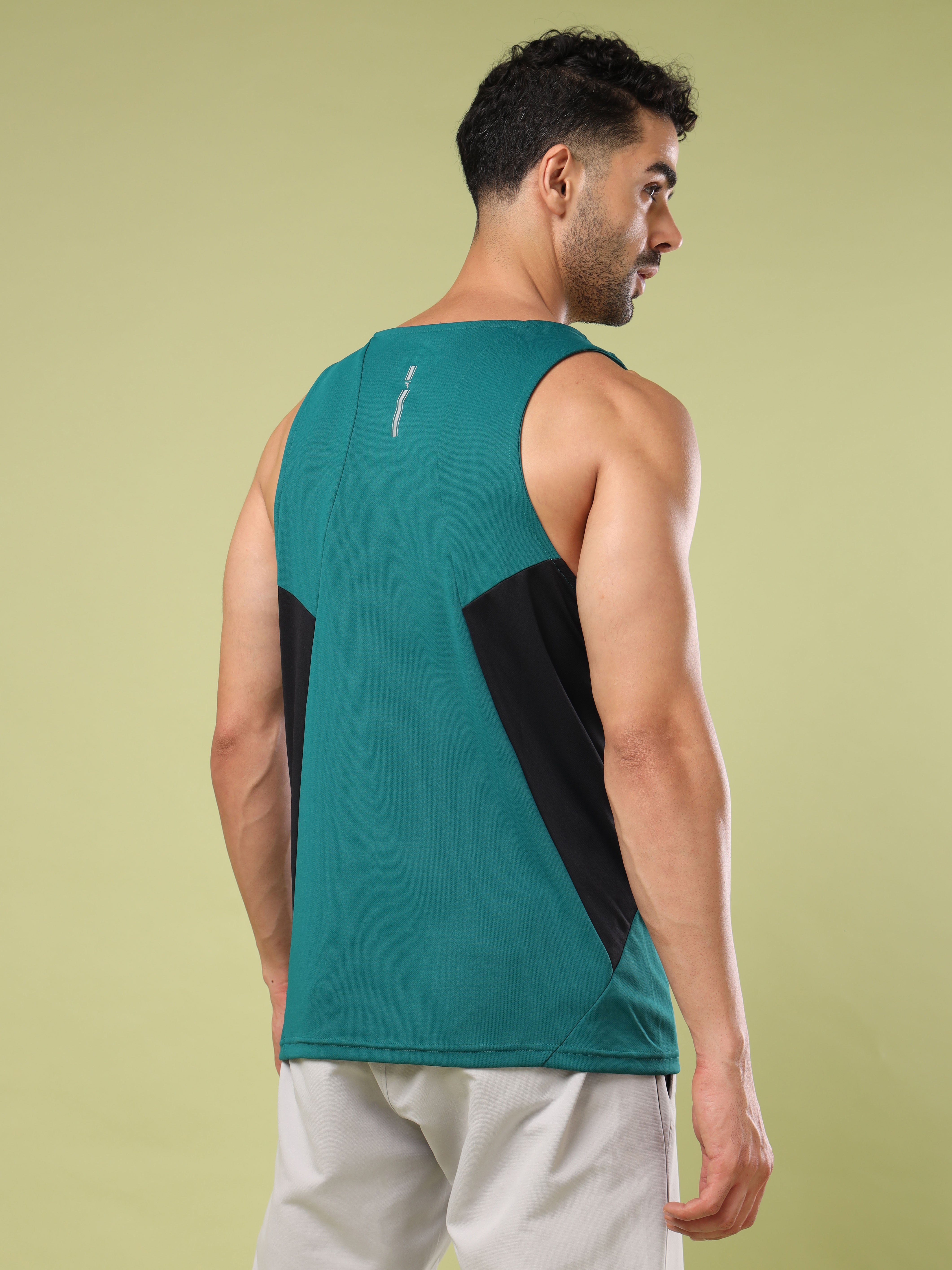 Men Solid Slim Fit Scoop Neck Sports Innerwear Vest with TECHNO COOL+