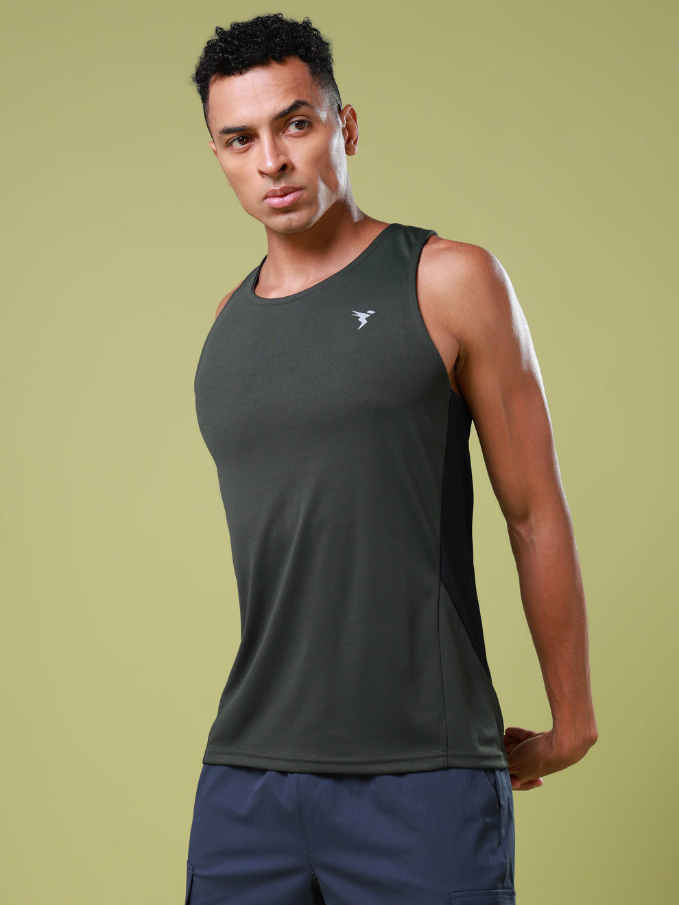 Men Solid Slim Fit Scoop Neck Sports Innerwear Vest with TECHNO COOL+