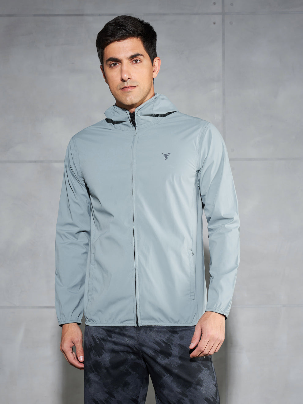 Men Solid Slim Fit Hooded Wrinkle Free Raincoat